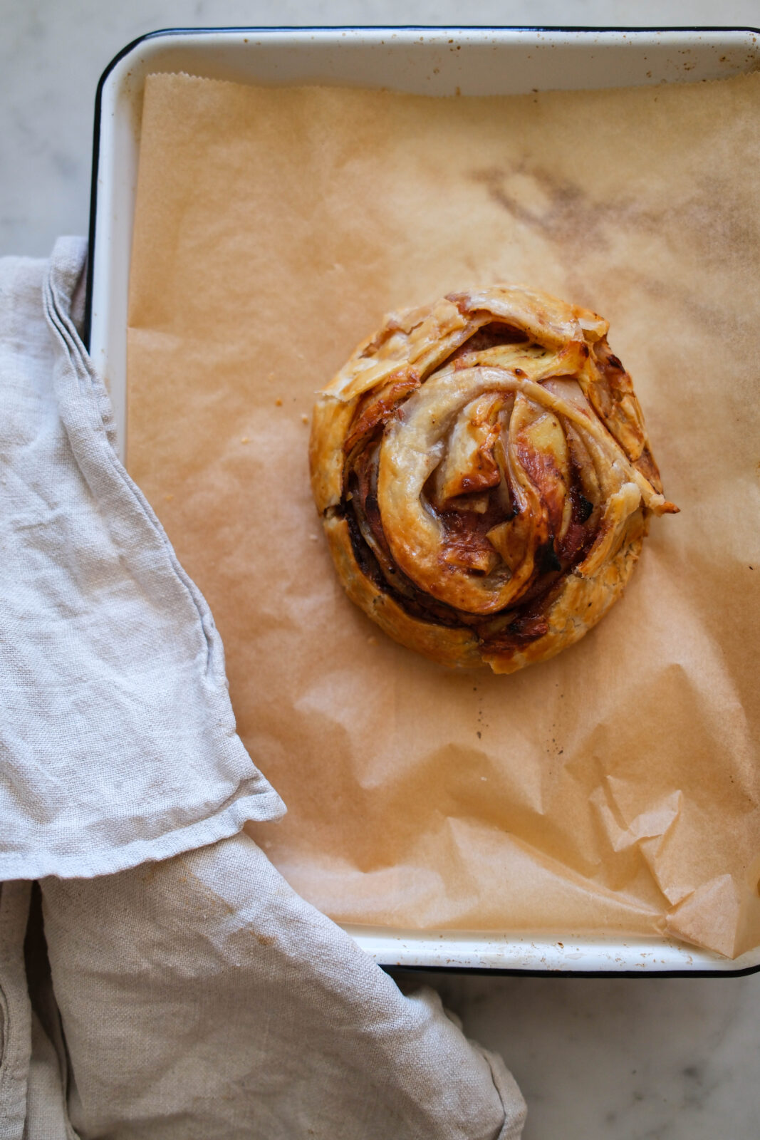 puff pastry scrolls | Boob to Food