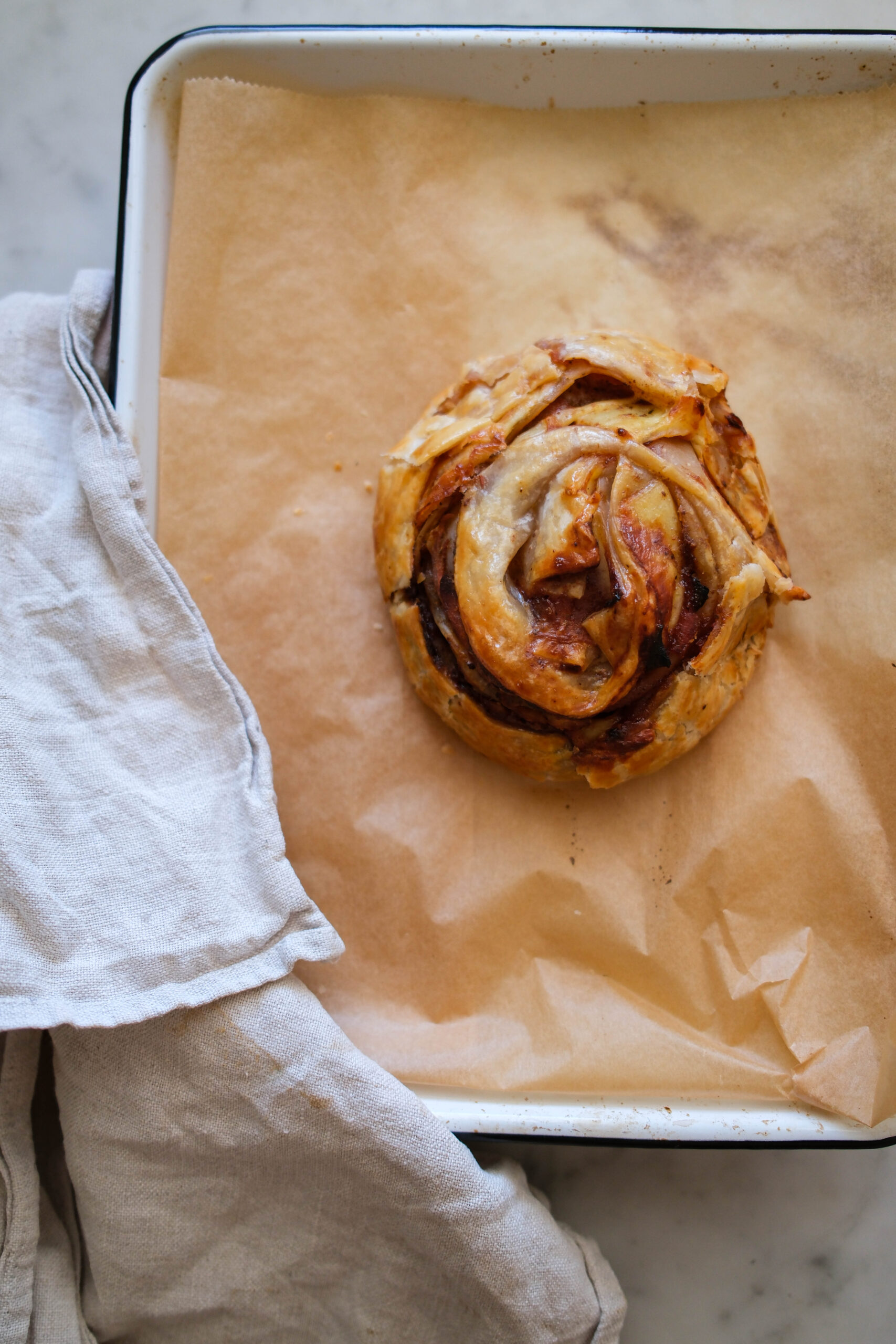 puff pastry scrolls | Boob to Food